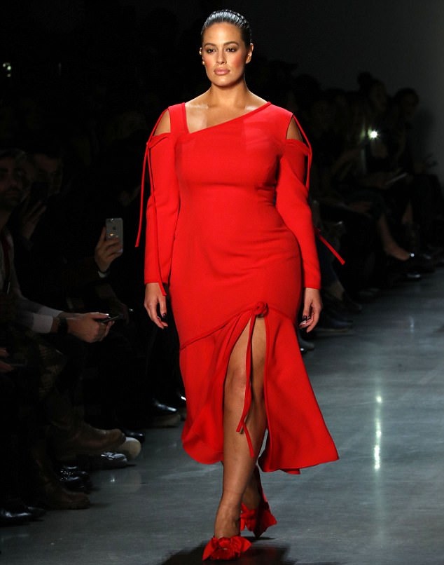 Ashley Graham seule mannequin Plus pour Prabal Gurung à la Fashion week ...